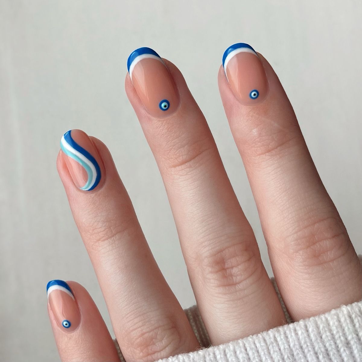 Celebrity Nails – 20 Beautiful Actresses Finger Nail Art Designs