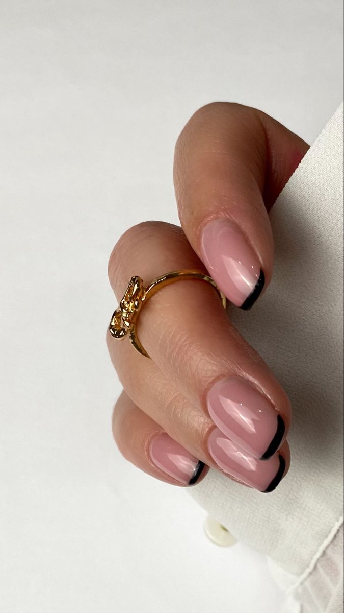 Celebrity Nails – 20 Beautiful Actresses Finger Nail Art Designs