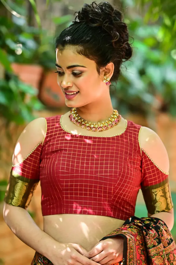 Modern Sleeveless Blouse Designs Idea to Elevate Your Style